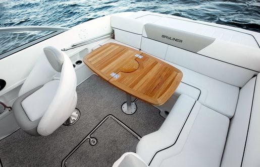 2014 Bayliner 642 Overnighter Bowrider Boat Review - BoatDealers.ca