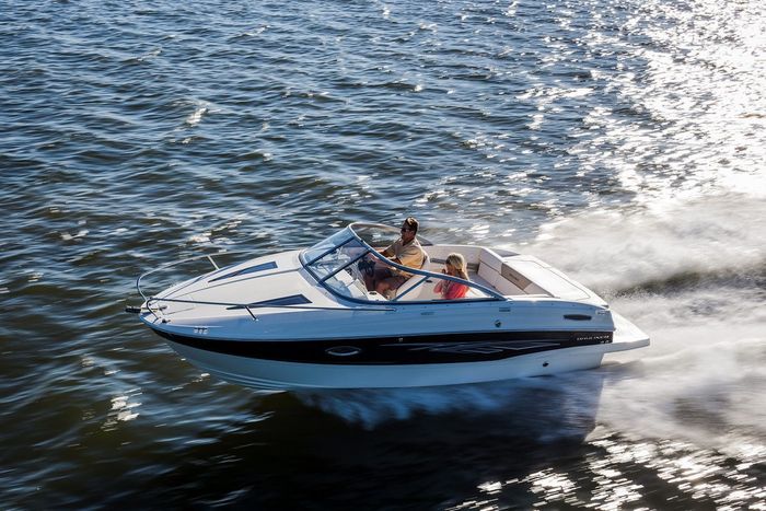 2014 Bayliner 642 Overnighter Bowrider Boat Review - BoatDealers.ca