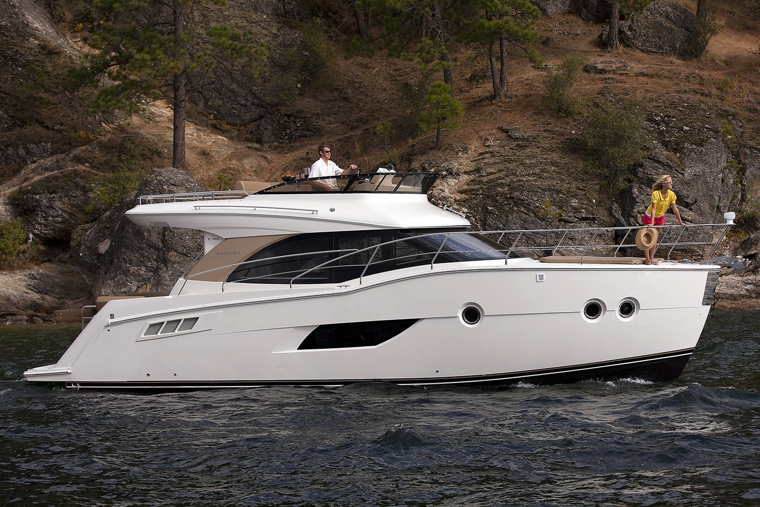 2014 Carver C40 Motor Yachts Boat Review - BoatDealers.ca