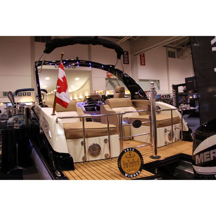 2014 Harris FloteBote Crowne 250 Pontoon Boat Review - BoatDealers.ca