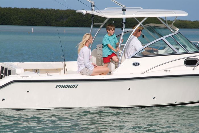 2014 Pursuit OS 255 Walkarounds Boat Review - BoatDealers.ca