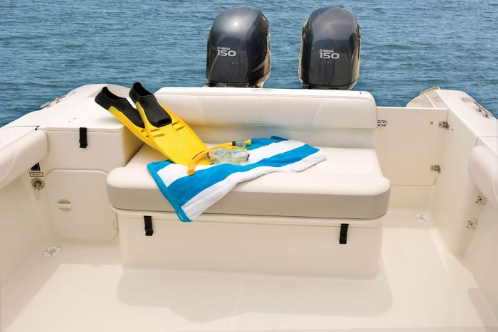2014 Pursuit OS 255 Walkarounds Boat Review - BoatDealers.ca