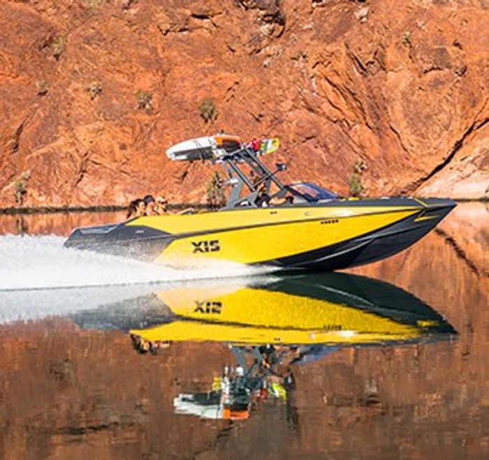 2015 Axis T23 Ski and Wakeboard Boat Review - BoatDealers.ca