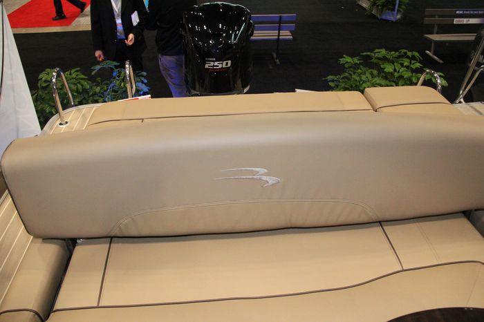 2016 Bennington 2375 RSB Pontoon Boat Review - BoatDealers.ca
