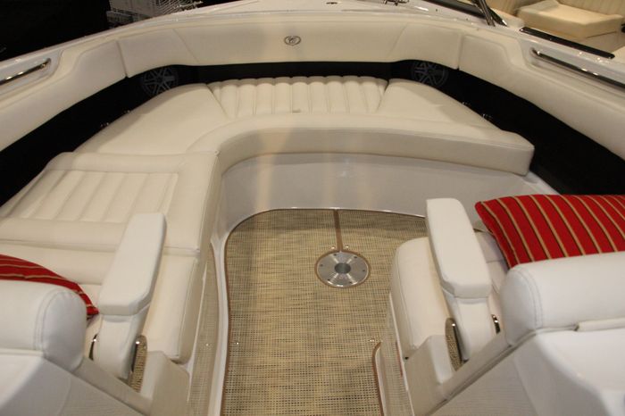 2016 Cobalt R30 Bowrider Boat Review - BoatDealers.ca