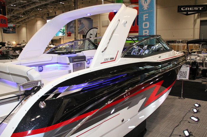 2016 Formula 330 FX CBR Bowrider Boat Review - BoatDealers.ca