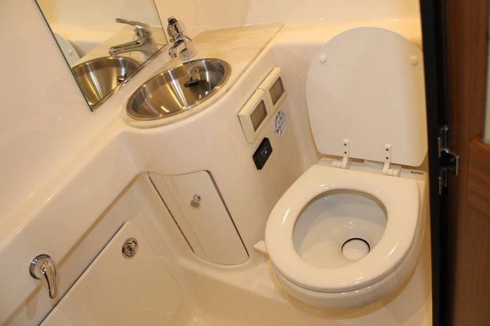 2016 Tiara 31 Cruisers Boat Review - BoatDealers.ca