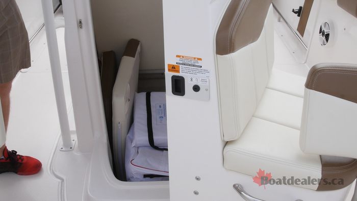 2017 Robalo R222 ES Center Console Boat Review - BoatDealers.ca