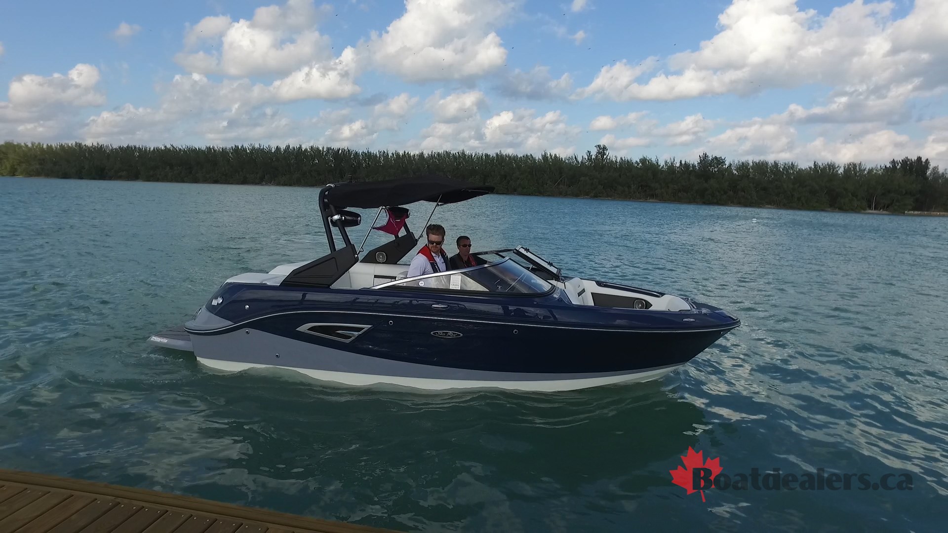 2017 Sea Ray SLX-W 230 Ski and Wakeboard Boat Review - BoatDealers.ca