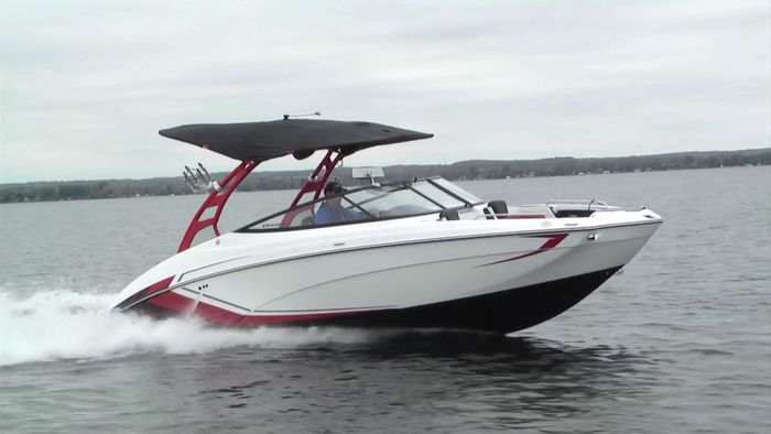 2018 Yamaha 242X E Series Jet Boat Boat Review - BoatDealers.ca