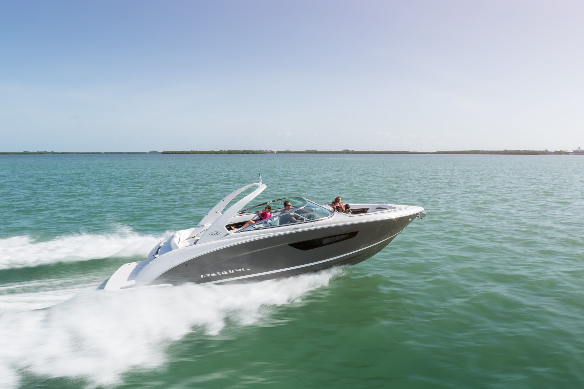 2019 Regal 3300 Bowrider Boat Review - BoatDealers.ca