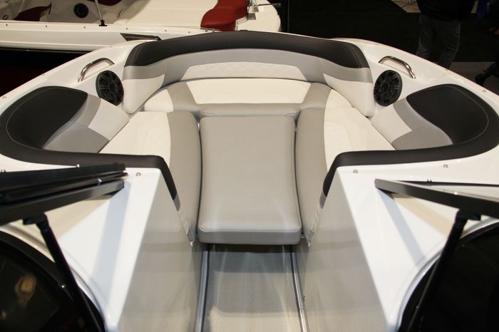 2019 Rinker 20MTX Bowrider Boat Review - BoatDealers.ca