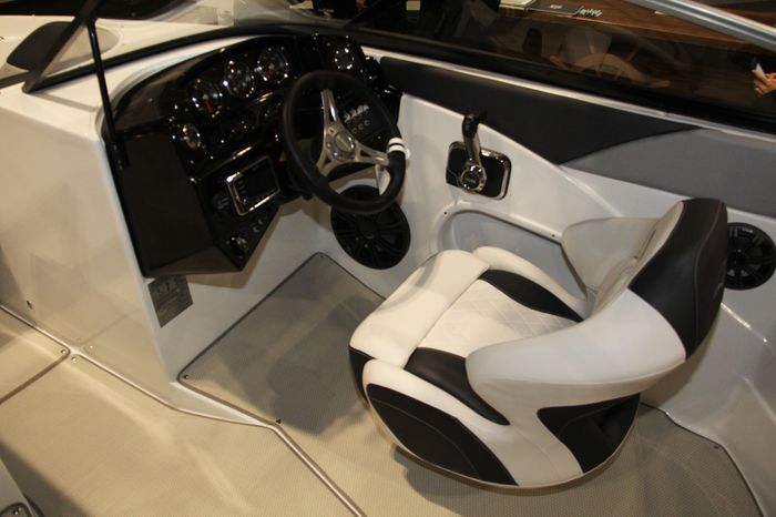 2019 Rinker 20MTX Bowrider Boat Review - BoatDealers.ca