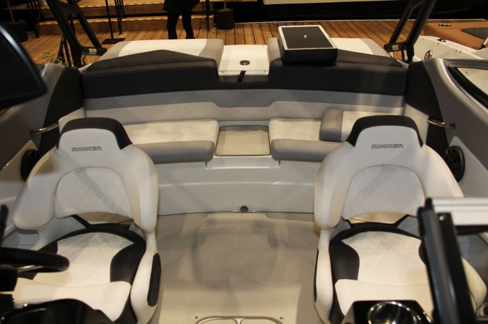 2019 Rinker 20MTX Bowrider Boat Review - BoatDealers.ca