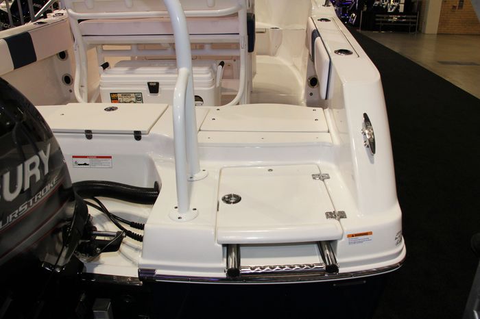 2019 Robalo R180 Center Console Boat Review - BoatDealers.ca