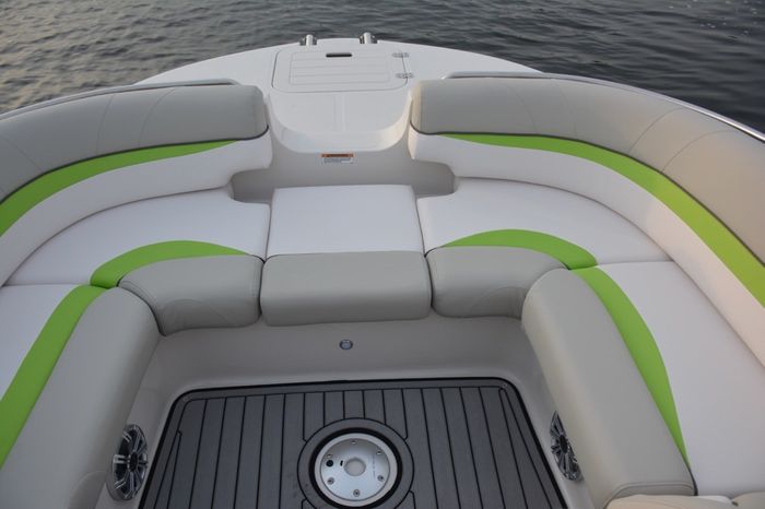 2019 Starcraft Sport Star Step 220 Deck Boat Boat Review - BoatDealers.ca
