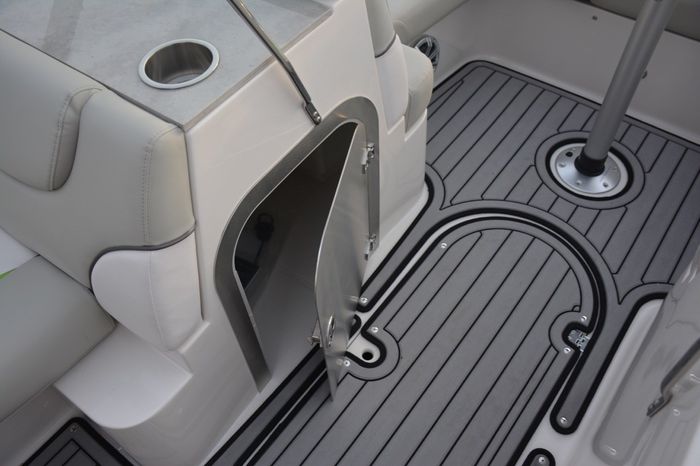 2019 Starcraft Sport Star Step 220 Deck Boat Boat Review - BoatDealers.ca