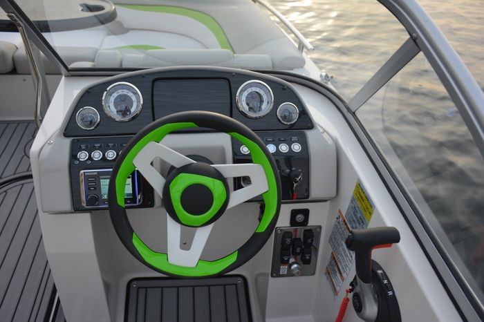 2019 Starcraft Sport Star Step 220 Deck Boat Boat Review - BoatDealers.ca