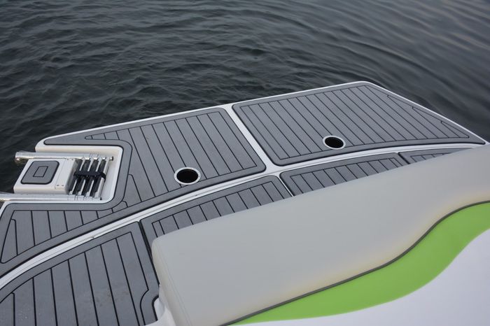 2019 Starcraft Sport Star Step 220 Deck Boat Boat Review - BoatDealers.ca