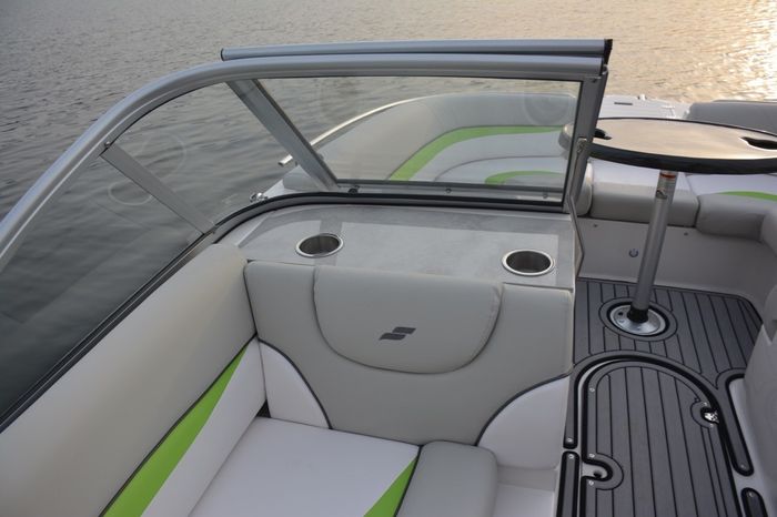 2019 Starcraft Sport Star Step 220 Deck Boat Boat Review - BoatDealers.ca