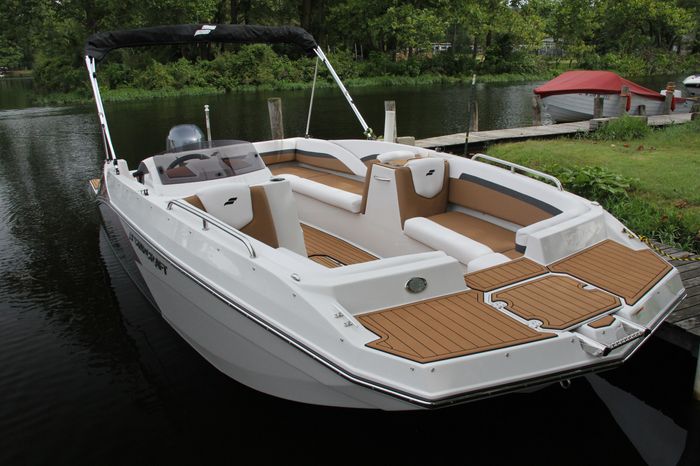 2020 Starcraft SVX 191 OB Deck Boat Boat Review - BoatDealers.ca