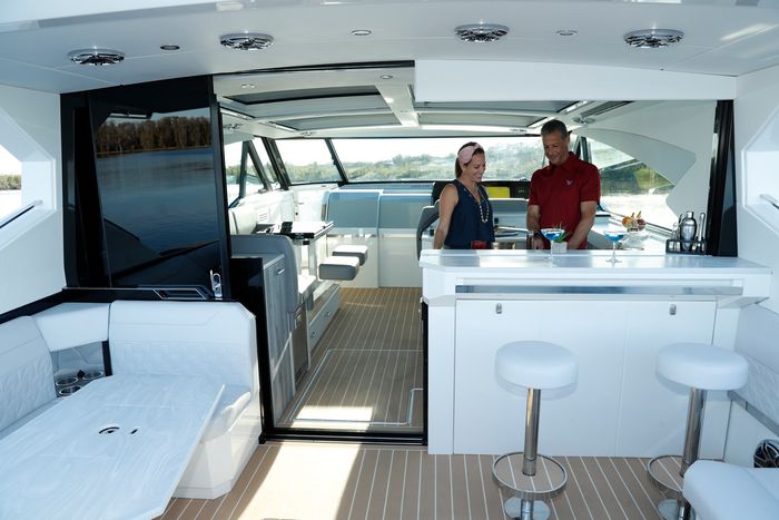 2021 Formula 500 Super Sport Crossover Motor Yachts Boat Review ...