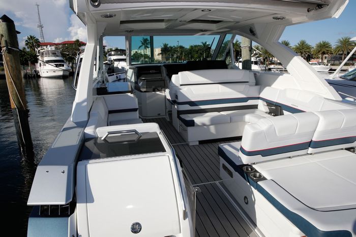 2022 Formula 380 SSC High Performance Boat Review - BoatDealers.ca