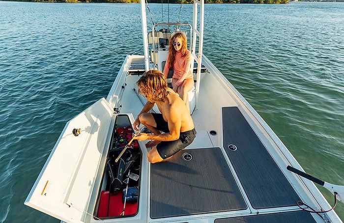 2022 Lowe Bay 22 Center Console Boat Review - BoatDealers.ca