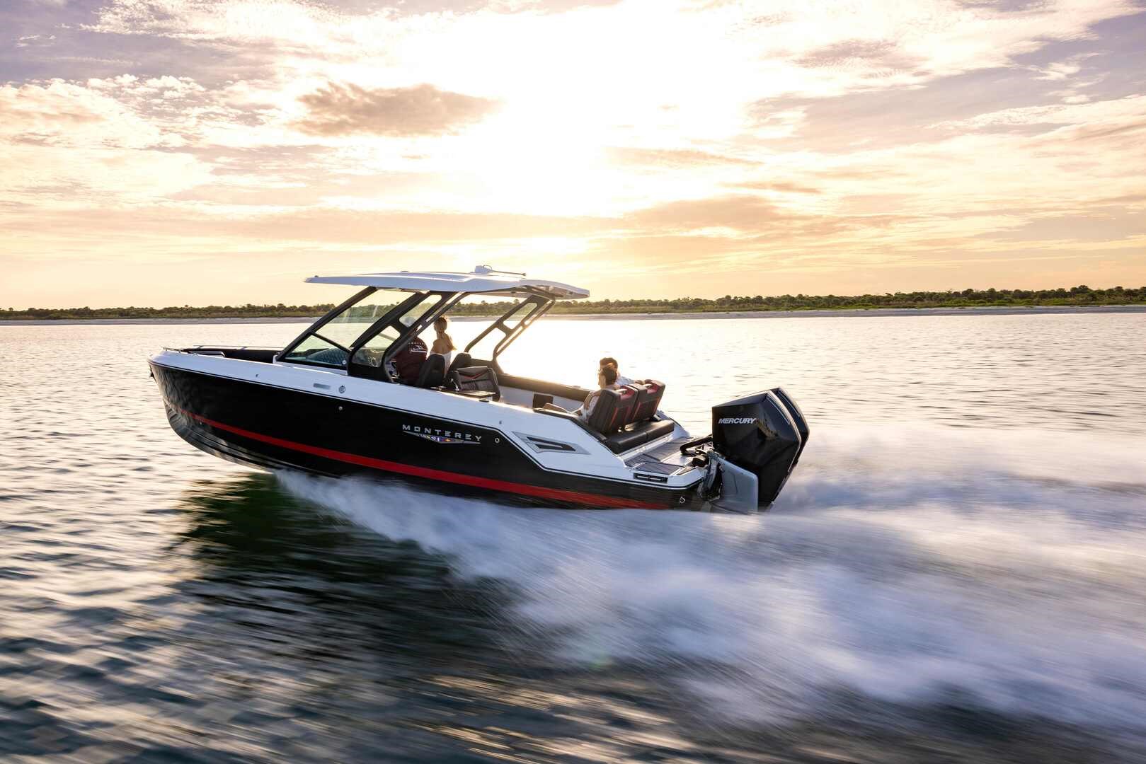 2025 Monterey Elite 30 OB Bowrider Boat Review - BoatDealers.ca