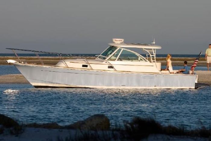 2010 Hunt Surfhunter 33 Cruisers Boat Review - BoatDealers.ca