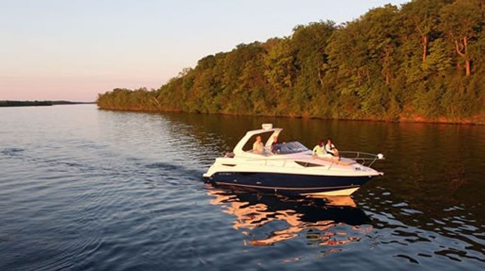2012 Larson Cabrio 927 Cruisers Boat Review - BoatDealers.ca