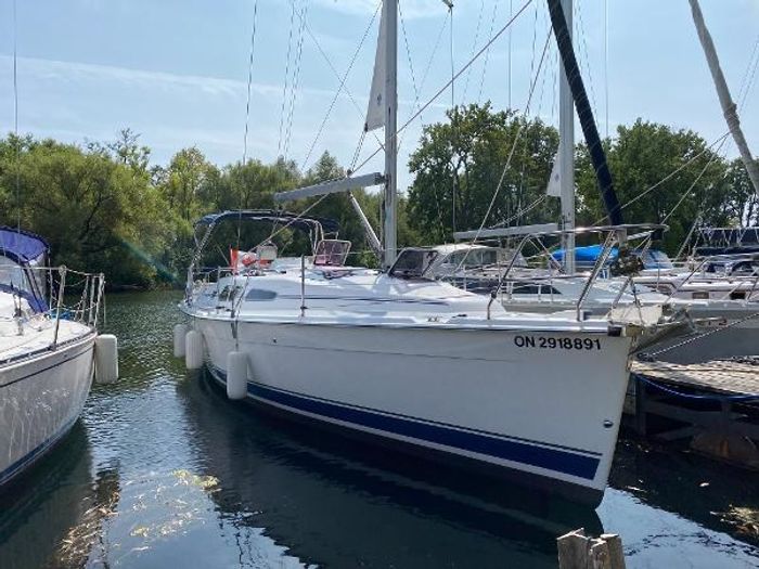 Hunter 33 2005 Used Boat for Sale in Toronto, Ontario - BoatDealers.ca