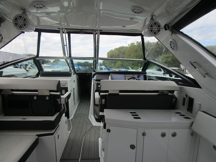 Monterey 385 SE 2020 Used Boat for Sale in Sorel Tracy, Quebec ...