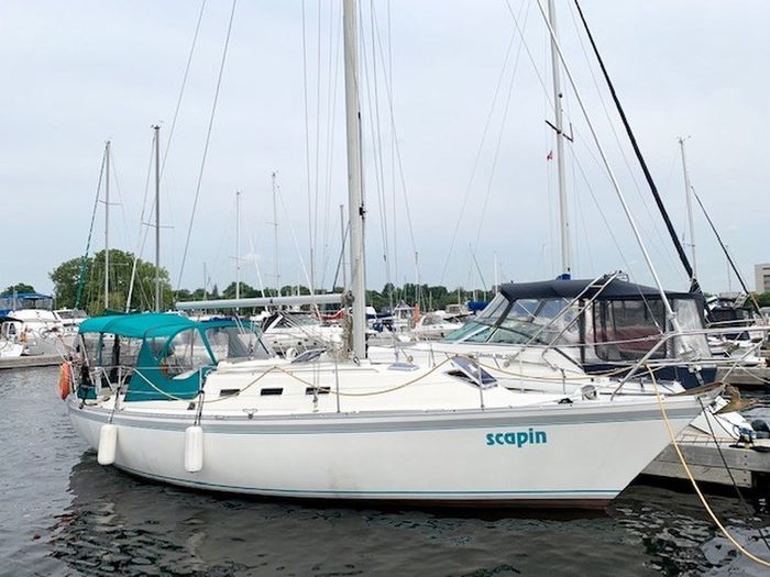 CS33 33 1982 Used Boat for Sale in Beaupre, Quebec - BoatDealers.ca
