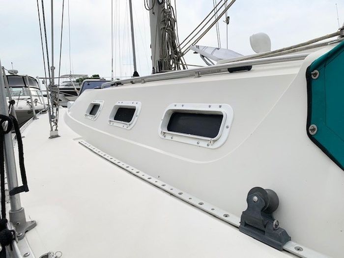 CS33 33 1982 Used Boat for Sale in Beaupre, Quebec - BoatDealers.ca