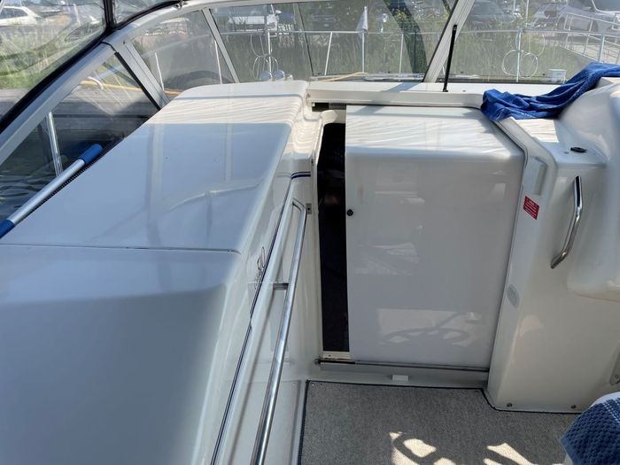 Larson Cabrio 310 1995 Used Boat for Sale in Penetanguishene, Ontario ...