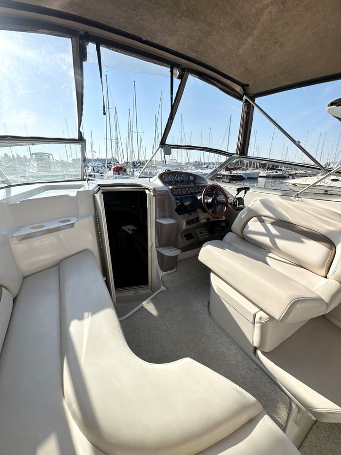 Regal 2760 Commodore 1998 Used Boat for Sale in Toronto, Ontario ...