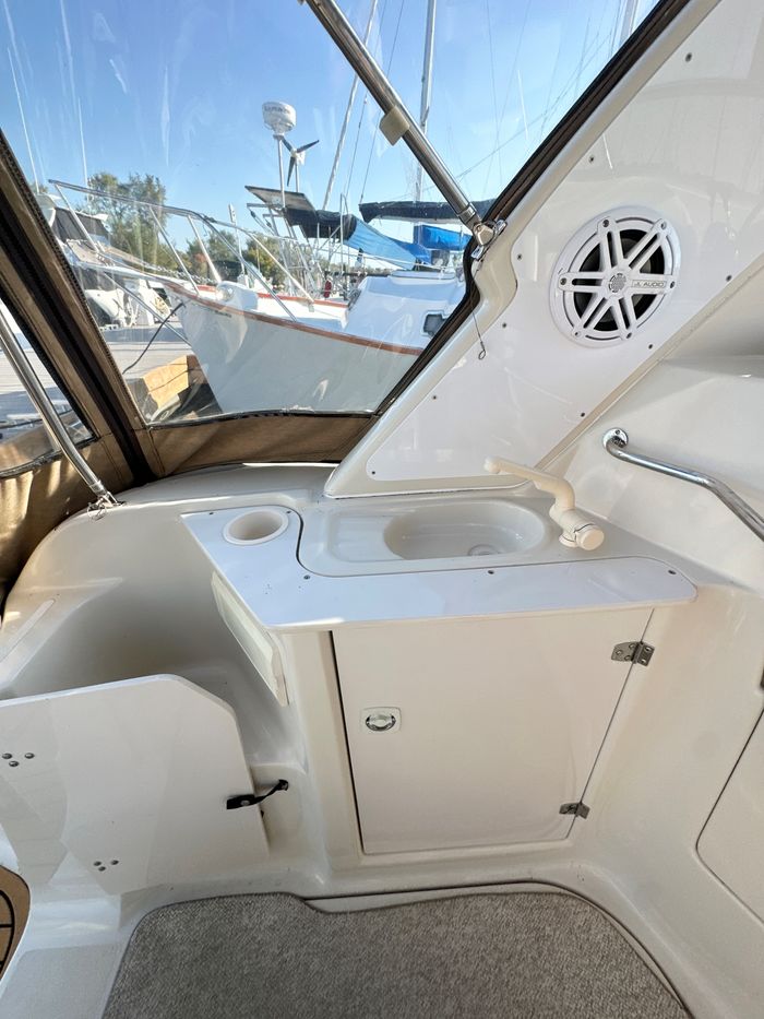 Regal 2760 Commodore 1998 Used Boat for Sale in Toronto, Ontario ...