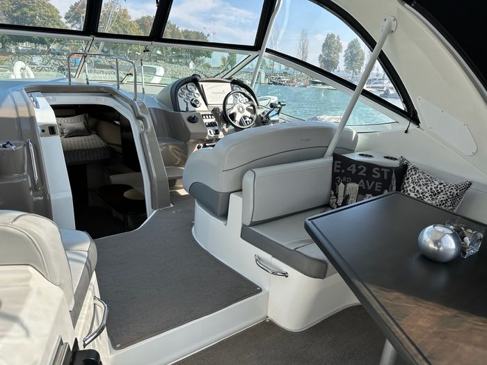 Cruisers Yachts 330 Express 2011 Used Boat for Sale in Québec, Quebec ...