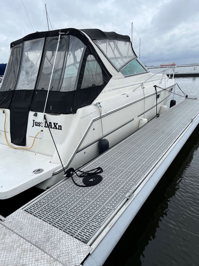Maxum 32 1997 Used Boat for Sale in Hamilton, Ontario - BoatDealers.ca