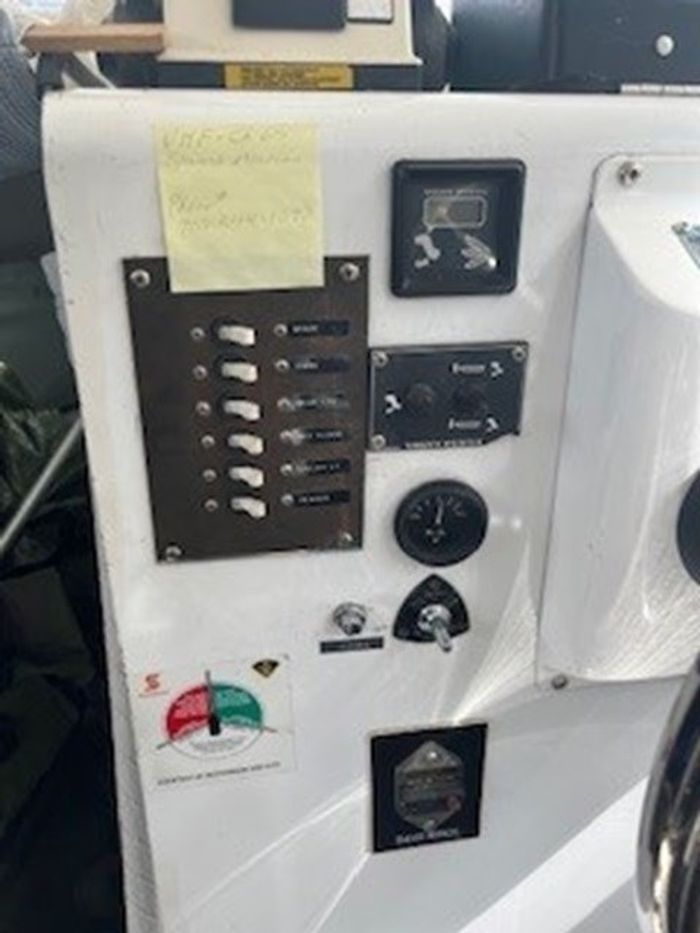 1992 28' MetalCraft Work/Crew Boat W/Tri-Axle Trailer 1992 Occasion ...