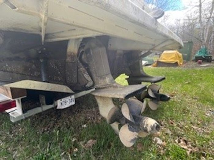 1992 28' MetalCraft Work/Crew Boat W/Tri-Axle Trailer 1992 Occasion ...