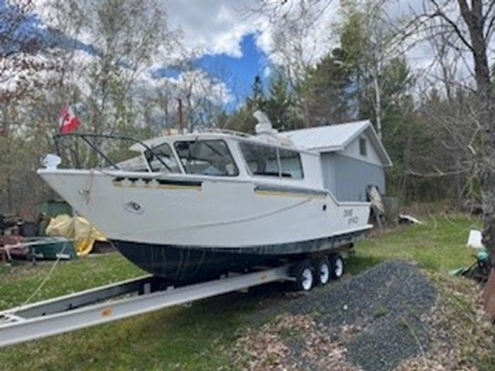1992 28' MetalCraft Work/Crew Boat W/Tri-Axle Trailer 1992 Used Boat ...