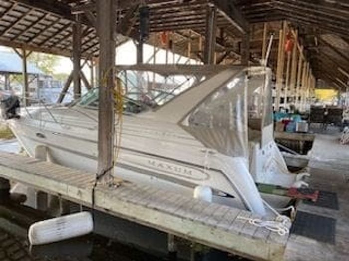 MAXUM 3000 SCR 2000 Used Boat for Sale in Barrie, Ontario - BoatDealers.ca