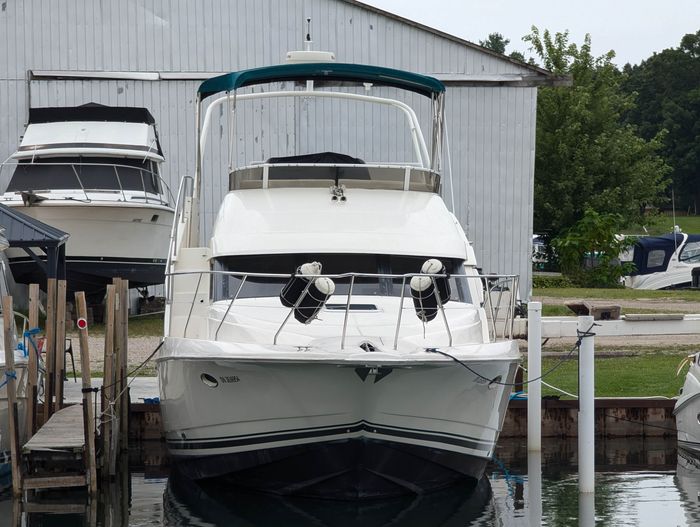 Silverton 351 Sedan Cruiser 1997 Used Boat for Sale in Goderich ...