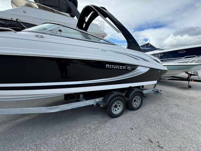 Rinker 246 Captiva 2013 Used Boat for Sale in Belleville, Ontario ...