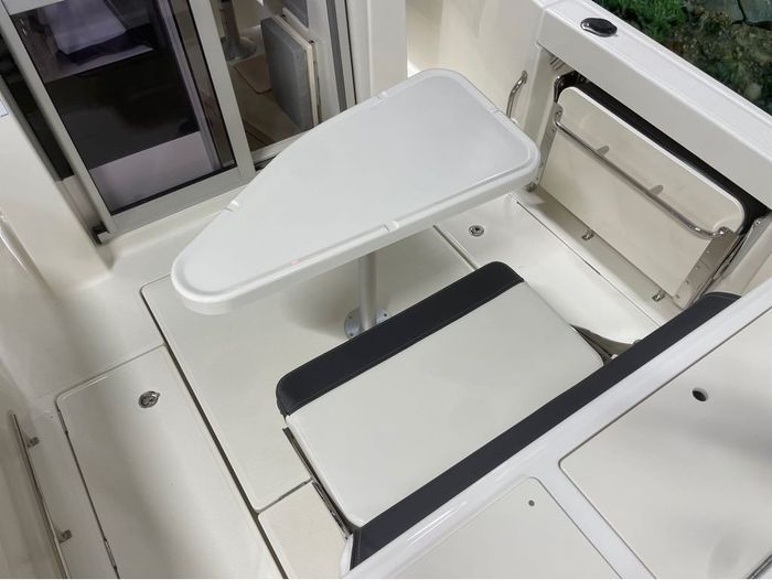 Trophy T23 Pilothouse WITH BOW THRUSTER! 2025 New Boat for Sale in London, Ontario - BoatDealers.ca