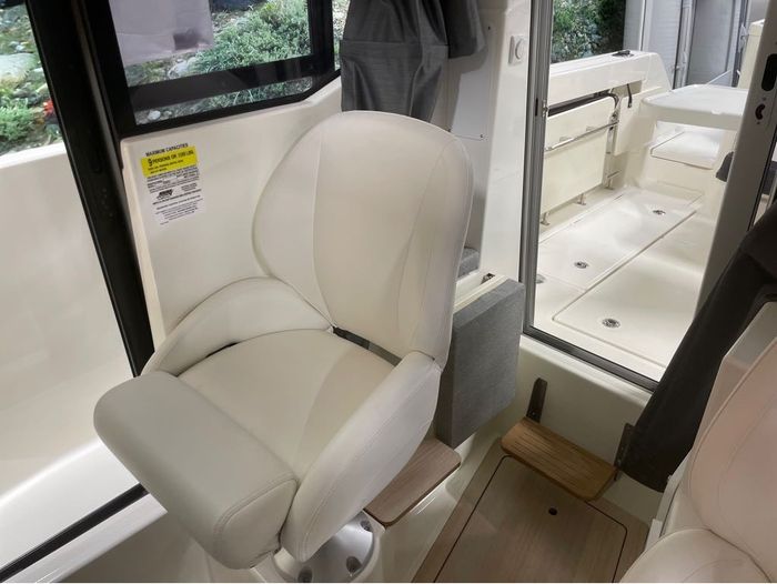 Trophy T23 Pilothouse WITH BOW THRUSTER! 2025 New Boat for Sale in London, Ontario - BoatDealers.ca