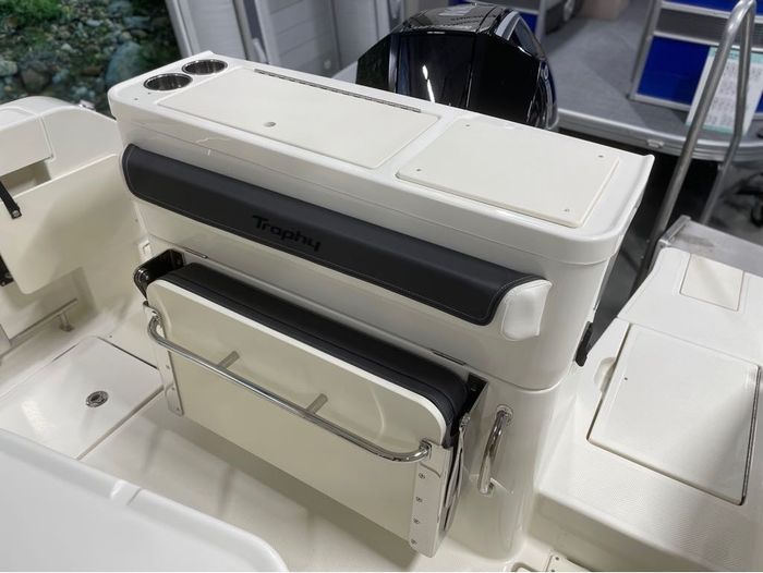 Trophy T23 Pilothouse WITH BOW THRUSTER! 2025 New Boat for Sale in London, Ontario - BoatDealers.ca