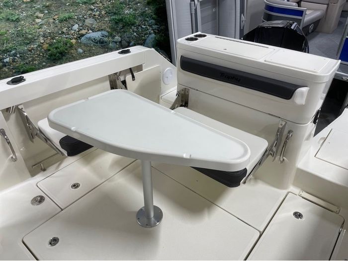 Trophy T23 Pilothouse WITH BOW THRUSTER! 2025 New Boat for Sale in London, Ontario - BoatDealers.ca